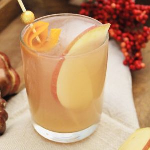 Juicy Apple Bourbon Fall Cocktail | RED WINE DRAGONS