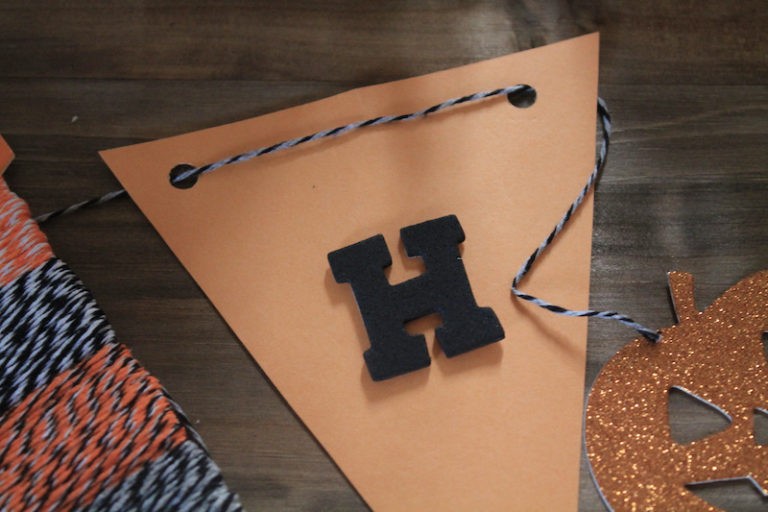 Make a Festive DIY Halloween Garland You Can Hang For Your Spooky Party!