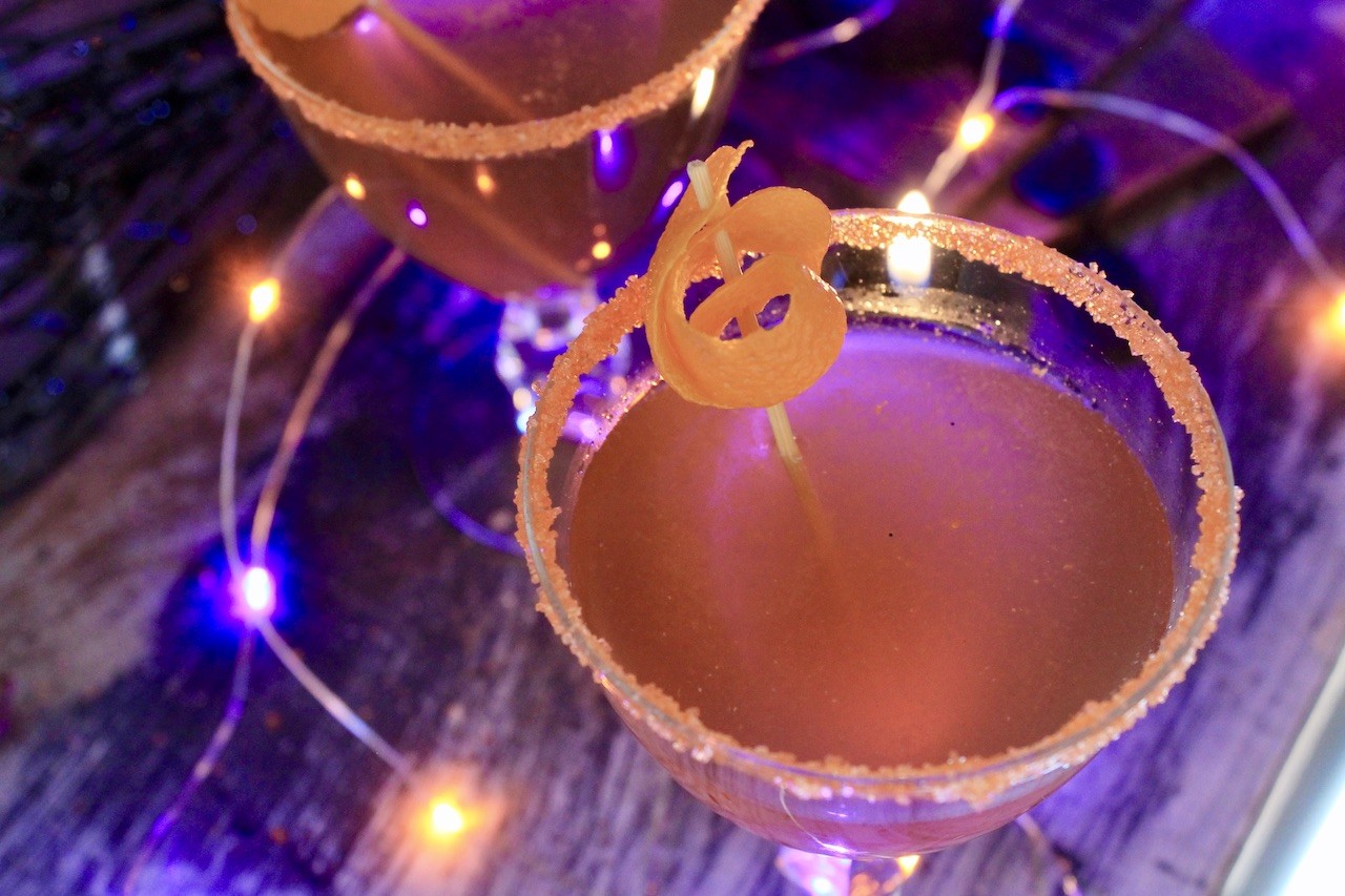 Tasty Hocus Pocus Halloween Cocktail | RED WINE DRAGONS