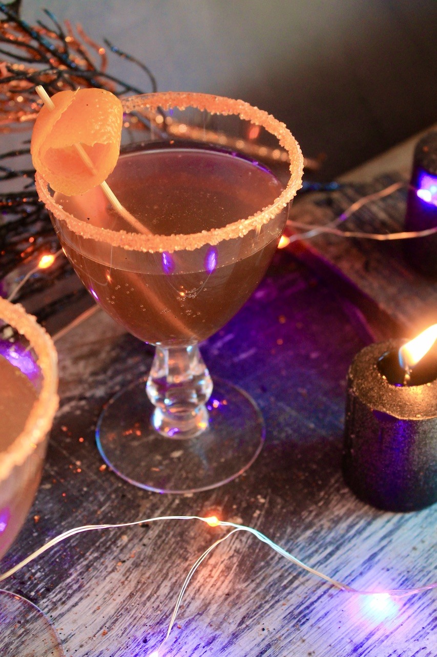 Tasty Hocus Pocus Halloween Cocktail | RED WINE DRAGONS