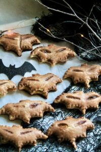 Flying Bat Halloween Pumpkin Pie Pop Tarts | Easy Halloween Party Food!