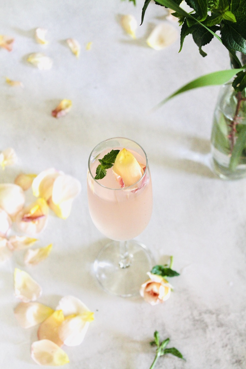 Refreshing Spring Cocktail | Rosé wine Spritzer with Vodka and Rose Petals